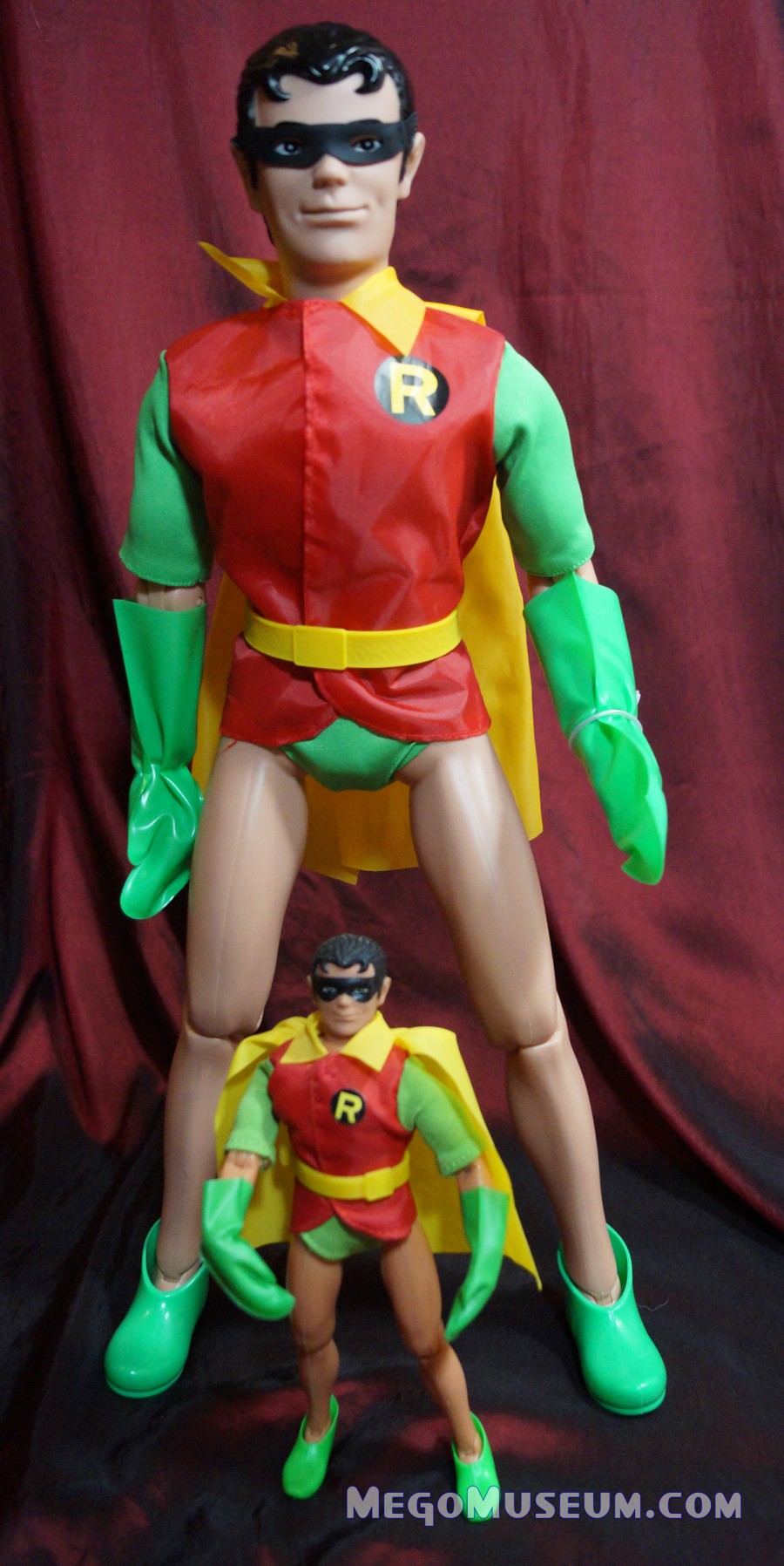 Up Close: 18" Removable Mask Robin - Mego Museum
